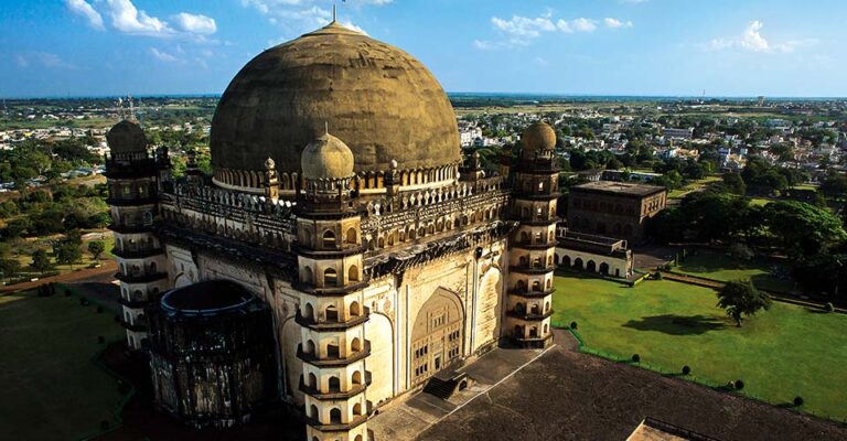 Gol Gumbaz: Black Taj Mahal, The Whispering Dome – One of 7 Wonders of ...